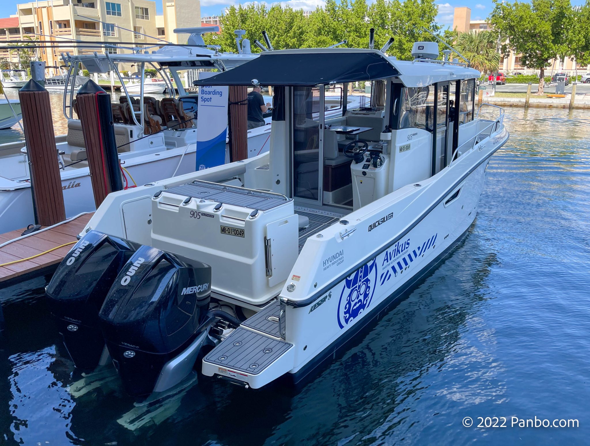 Avikus' autonomous boat navigates, pilots, and docks itself - Panbo